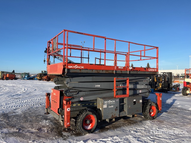 2014 Skyjack SJ9250 4x4 Dual Fuel Scissor Lift | Ritchie Bros. Auctioneers