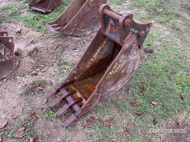 Tooth Pro 18 in Godet arrière de rétrocaveuse | Ritchie Bros. Auctioneers