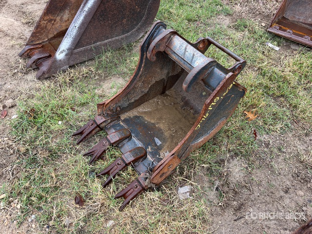 Bobcat 18 in Q/C Digging Backhoe Rear Bucket | Ritchie Bros. Auctioneers