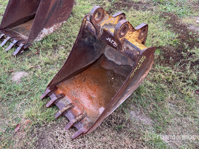 24 in Digging Backhoe Rear Bucket | Ritchie Bros. Auctioneers