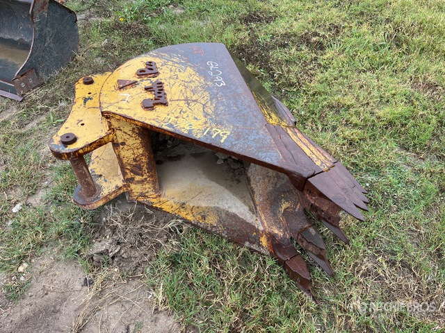 Tooth Pro 18 in V-Ditching Backhoe Rear Bucket | Ritchie Bros. Auctioneers