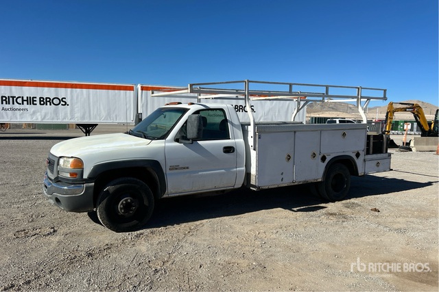 2006 GMC Sierra C3500 4x2 Utility Truck | Ritchie Bros. Auctioneers