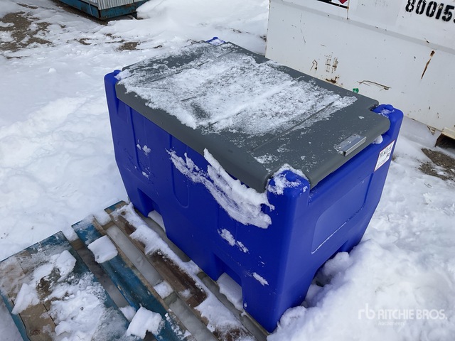 240 L Poly Tanque de combustible | Ritchie Bros. Auctioneers