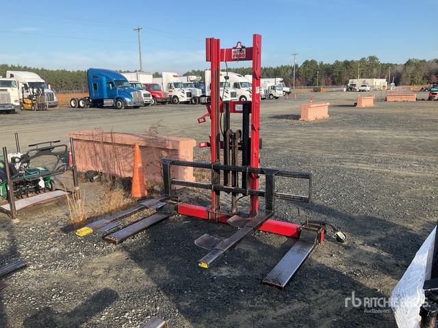 Heftee 2000 Equipment Lift | Ritchie Bros. Auctioneers