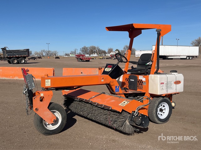 2018 Lay-Mor SM300 Self-Propelled Broom (Inoperable) | Ritchie Bros ...