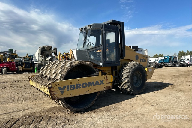 Vibromax 1106 Padfoot Drum Compactor | Ritchie Bros. Auctioneers