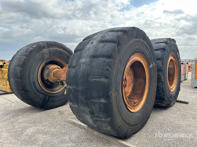 Quantity of (2) Haul Truck Axle - Fits Cat 992D | Ritchie Bros. Auctioneers