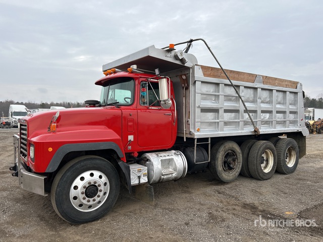 1999 Mack RD688S 8x4 Tri/A Dump Truck | Ritchie Bros. Auctioneers