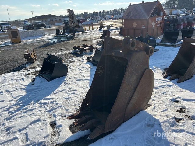 Wain-Roy 24 in Excavator Bucket | Ritchie Bros. Auctioneers