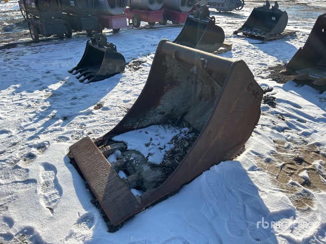 Wain-Roy 36 in Excavator Bucket | Ritchie Bros. Auctioneers