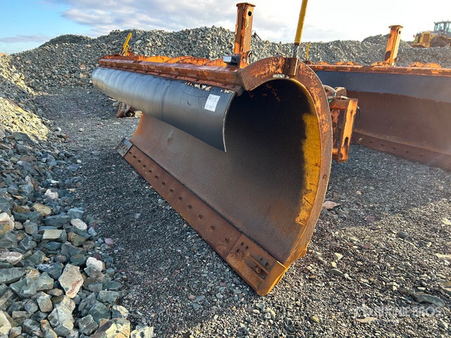 Craig 11 ft 2 Way Q/C Snow Plow - Fits Wheel Loader | Ritchie Bros ...