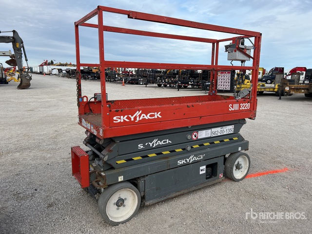 2016 Skyjack SJIII 3220 Electric Scissor Lift | Ritchie Bros. Auctioneers