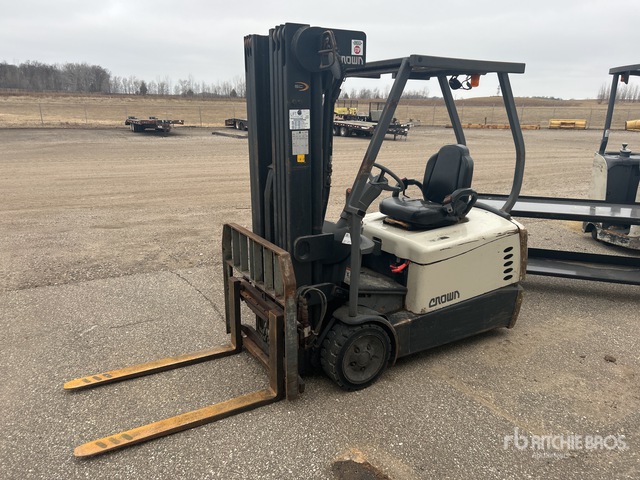 2018 Crown SC5245-40 3350 lb Electric Forklift | Ritchie Bros. Auctioneers