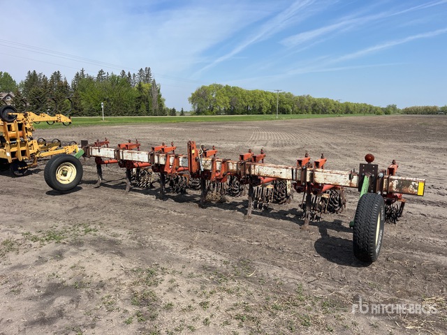 1985 Lilliston 20 ft 3-Point 6-Row Crop Potato Hiller | Ritchie Bros ...