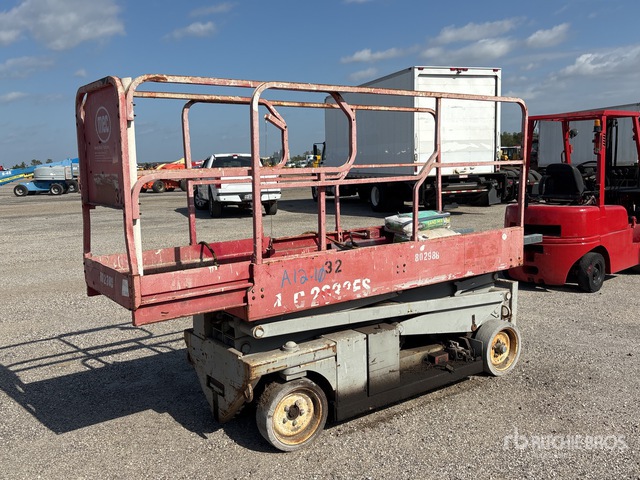 MEC 2033ES Electric Scissor Lift | Ritchie Bros. Auctioneers