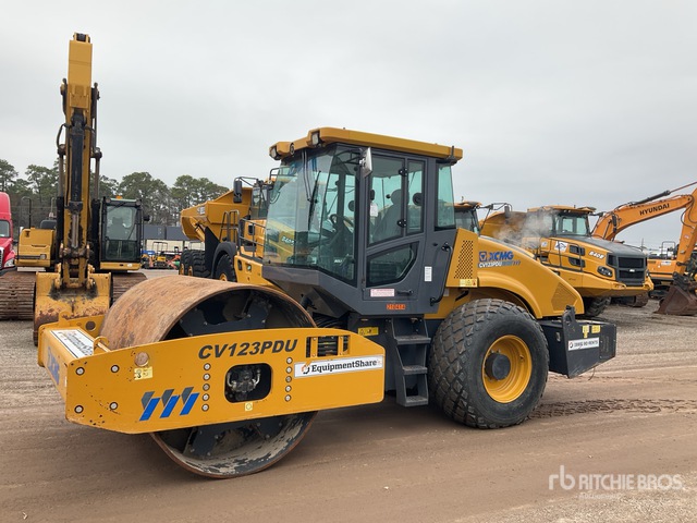 2021 XCMG CV123PDU Smooth Drum Compactor | Ritchie Bros. Auctioneers
