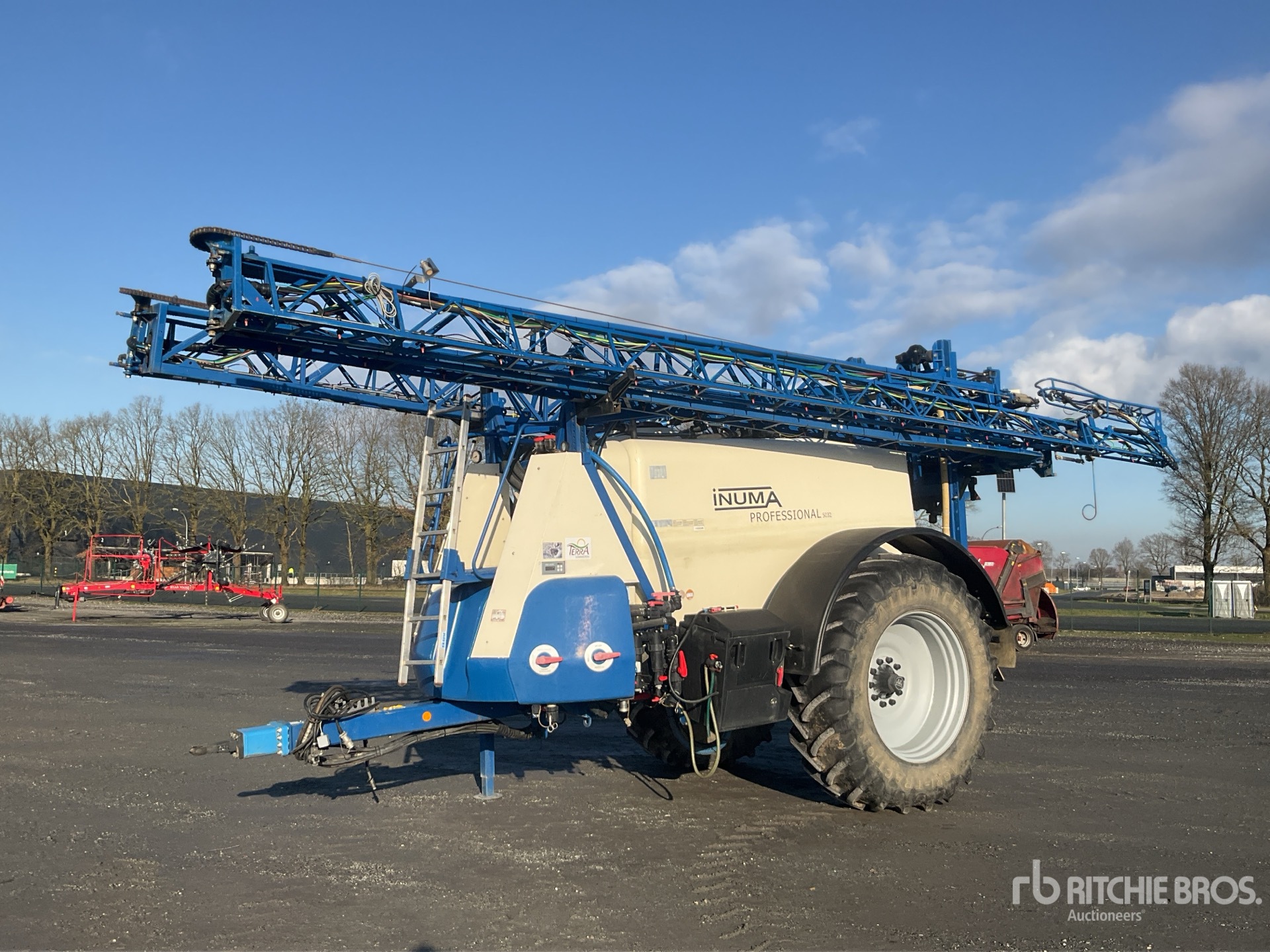 2013 Inuma IAS 5032 32 m Pull-Type Sprayer | Ritchie Bros. Auctioneers