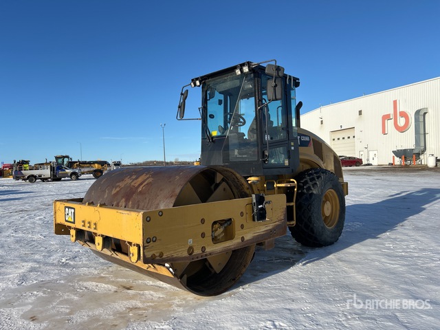 2013 Cat CS56B Smooth Drum Compactor | Ritchie Bros. Auctioneers