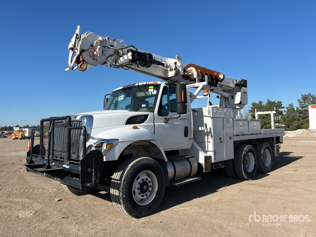 2013 Altec DM47 T on 2014 International 7400 6x4 Digger Derrick Truck | Ritchie Bros. Auctioneers