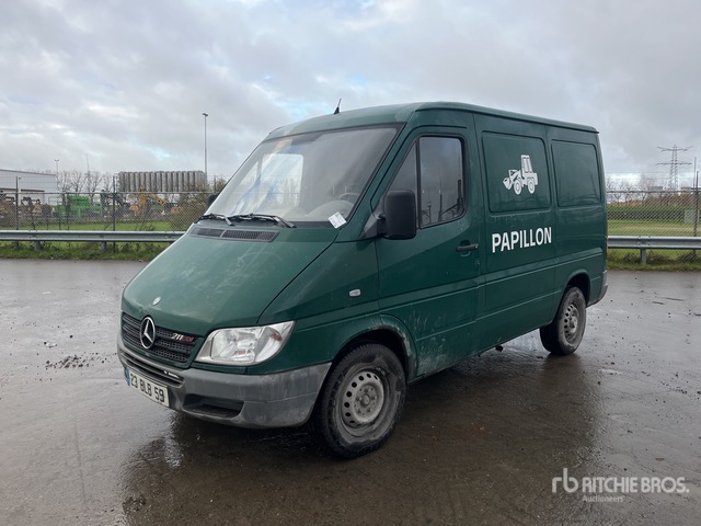 2004 Mercedes-Benz Sprinter Fourgon cargo | Ritchie Bros. Auctioneers