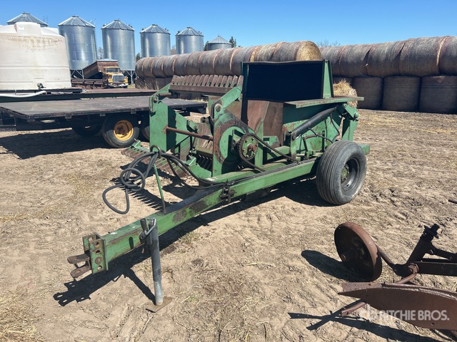Crown 60 in Paddle Rock Picker | Ritchie Bros. Auctioneers