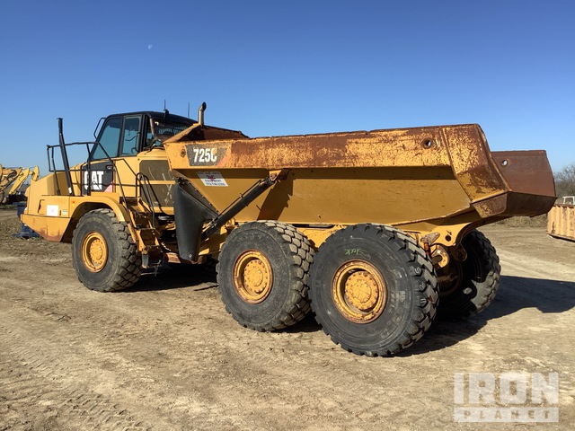 2015 Cat 725C Articulated Dump Truck in Jarrell, Texas, United States ...