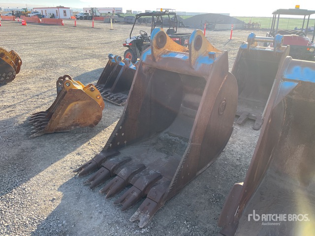 CF 42 in Digging Excavator Bucket | Ritchie Bros. Auctioneers