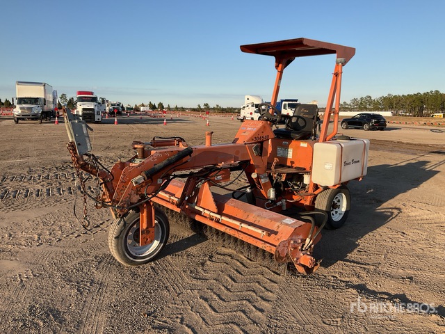 2001 Broce BB-250B Self-Propelled Broom | Ritchie Bros. Auctioneers