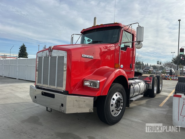 2011 Kenworth T800 6x4 T/A Day Cab Truck Tractor (Inoperable) in Fresno, California, United ...