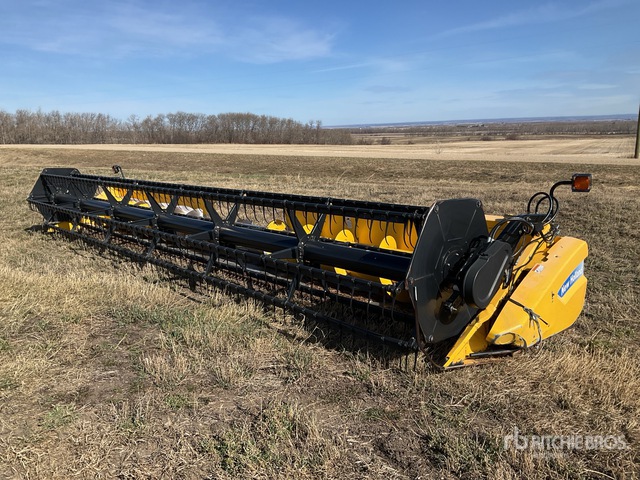 2009 New Holland 72C 30 ft Flex Combine Header | Ritchie Bros. Auctioneers