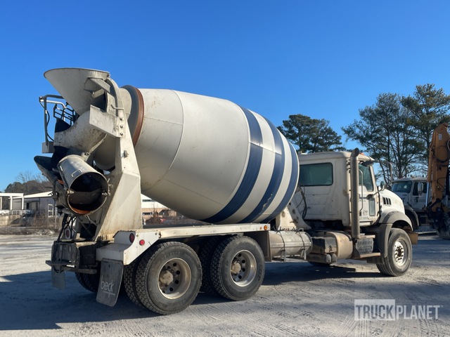 2015 Mack GU813 6x4 Mixer Truck in Fairburn, Georgia, United States ...
