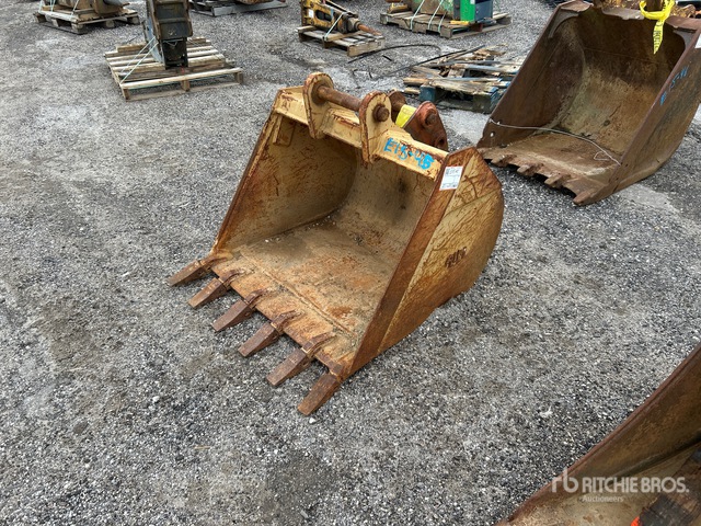 AIM 36 in Digging Excavator Bucket - Fits 580M | Ritchie Bros. Auctioneers