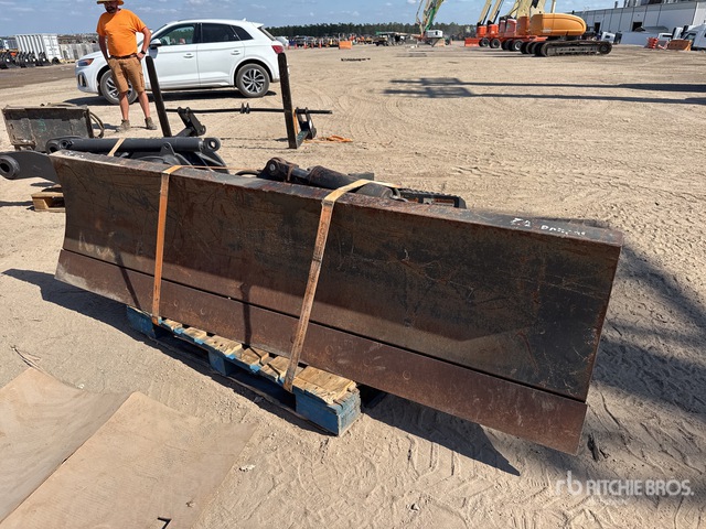 96 in Straight Skid Steer Dozer | Ritchie Bros. Auctioneers