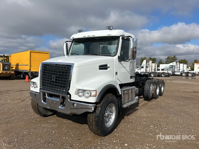 2018 Volvo VHD 8x4 Tri/A Day Cab Truck Tractor | Ritchie Bros. Auctioneers
