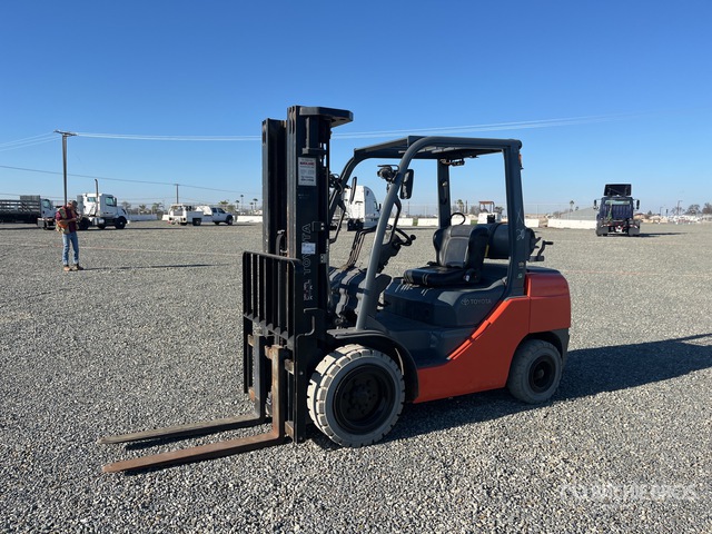 2014 Toyota 8FGU30 3750 lb Forklift | Ritchie Bros. Auctioneers