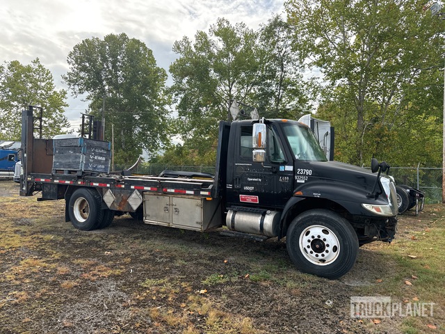2005 International 4400 4x2 Flatbed Truck in Huntington, West Virginia ...