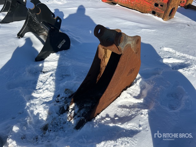 Tag 310 12 in Excavator Bucket | Ritchie Bros. Auctioneers