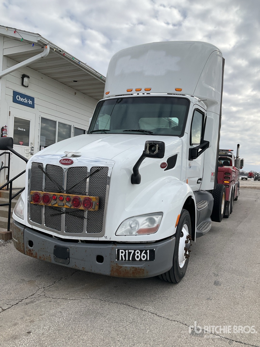 2016 Peterbilt 579 S/A Day Cab Truck Tractor | Ritchie Bros. Auctioneers