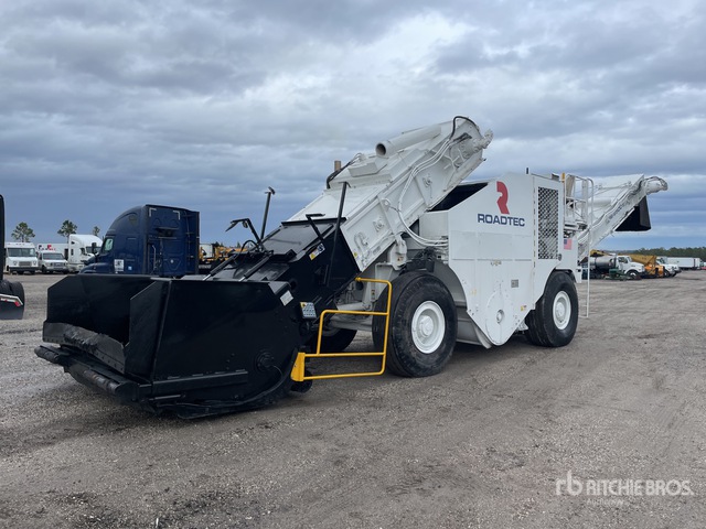 2018 Roadtec SB2500E Wheel Asphalt Transfer Machine | Ritchie Bros ...