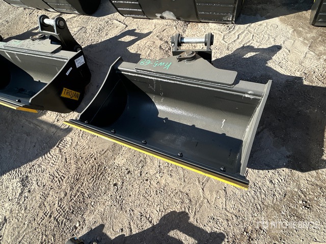 Trojan 50CL 42 in Tilting Excavator Bucket - Fits 45mm Cat 305, 305.5 Komatsu PC45/50/55 Hyundai ...