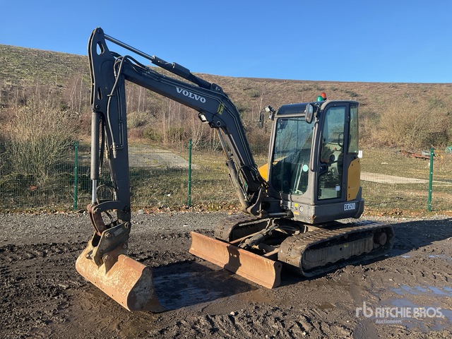 2015 Volvo ECR50D Mini Excavator | Ritchie Bros. Auctioneers