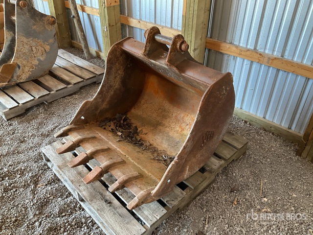 JCB 36 in Digging Backhoe Rear Bucket | Ritchie Bros. Auctioneers