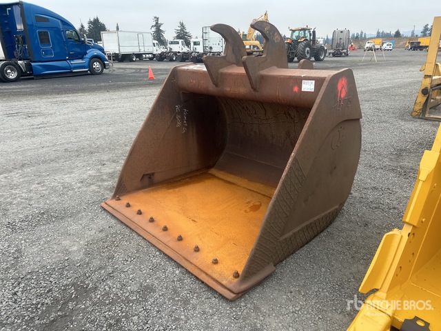 72 in Cleanup Excavator Bucket - Fits Komatsu PC308 | Ritchie Bros ...