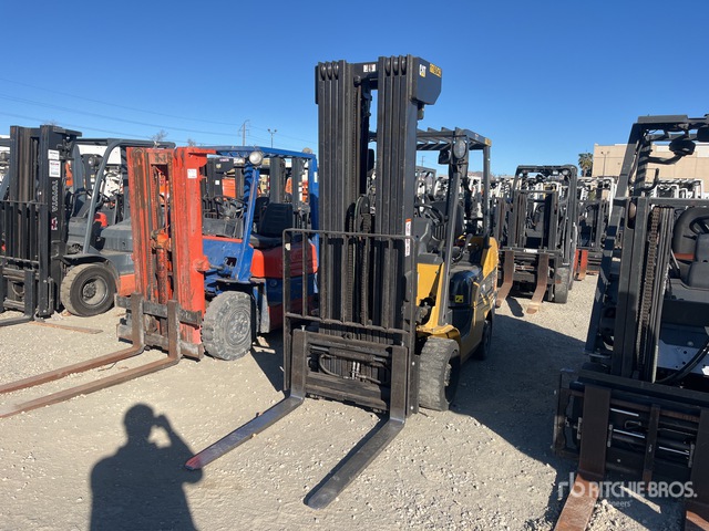 Cat 2 C6000 1700 lb Pneumatic Tire Chariot Élévateur | Ritchie Bros ...