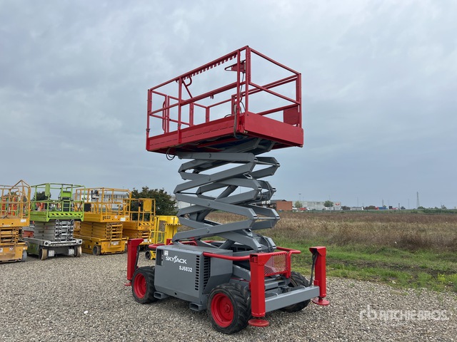 Skyjack SJ6832 RT 4x4 Scissor Lift | Ritchie Bros. Auctioneers