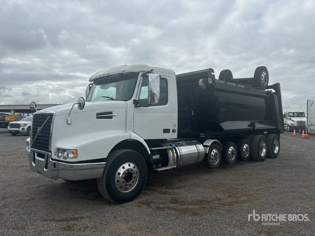 2016 Volvo VHD 14x4 Super 18 Dump Truck Divers - Camion | Ritchie Bros ...