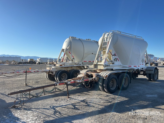 1990 Beall 560 cft Tri/A Pup Pneumatic Bulk Trailer | Ritchie Bros ...
