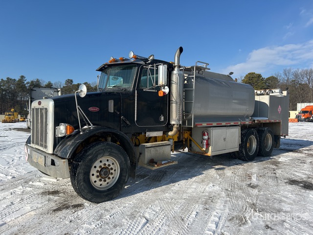 2004 Peterbilt 357 6x4 Fuel & Lube Truck | Ritchie Bros. Auctioneers