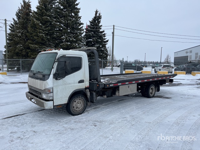 2007 Mitsubishi Fuso FE85D 4x2 COE Portavheiculos | Ritchie Bros ...