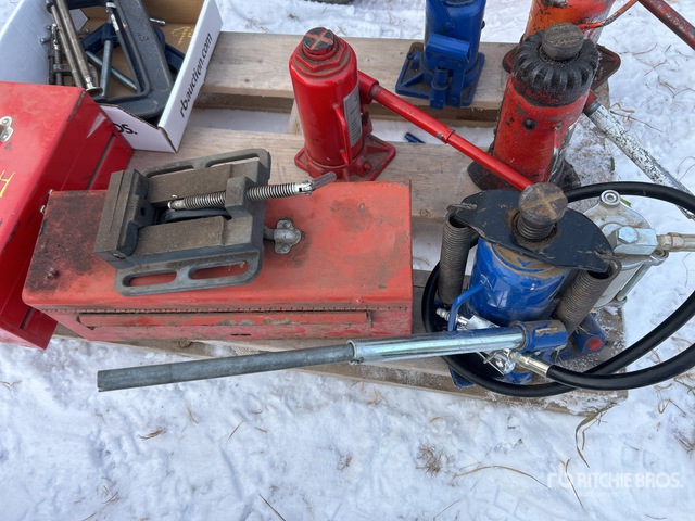 12 ton pneumatic bottle jack , Tool Box. Vice | Ritchie Bros. Auctioneers